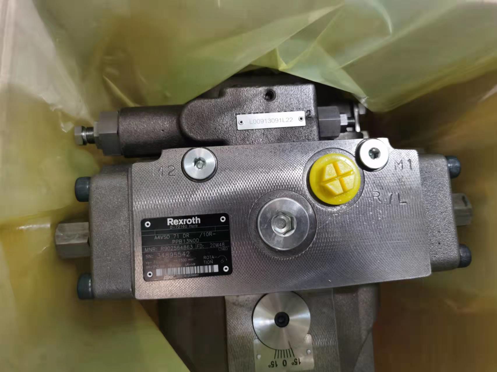 Rexroth R902564863 A4VSO71DR/10R-PPB13N00 Eksenel Pistonlu Değişken Pompa
